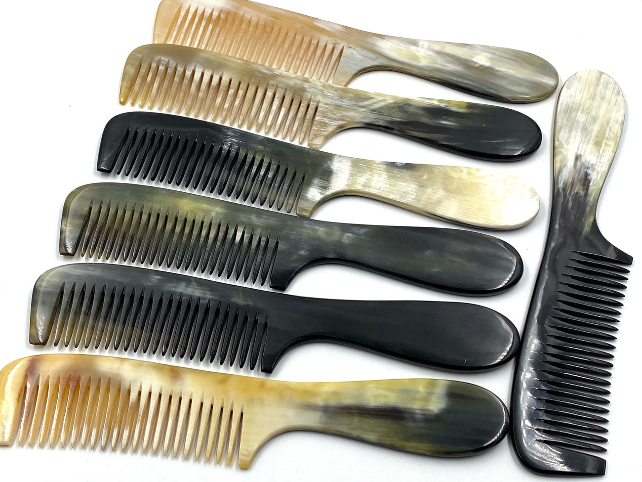 Peigne traditionnel en corne de bœuf véritable n° 4 - manche de 7,5 po